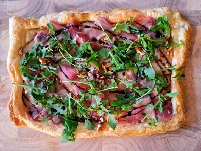 Brie, Pear, Prosciutto and Rocket Tart with Walnuts – Claire Syrenne
